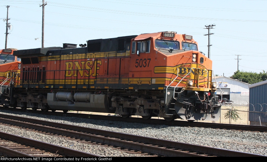BNSF 5037